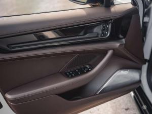 Pelēks Porsche Panamera 2024 Viļņa, ar dzinēja tilpumu 2.89 L un nobraukumu 15 tūkst. km par 129911 €, foto 32 vietnē AUTOMOTO.COM.LV