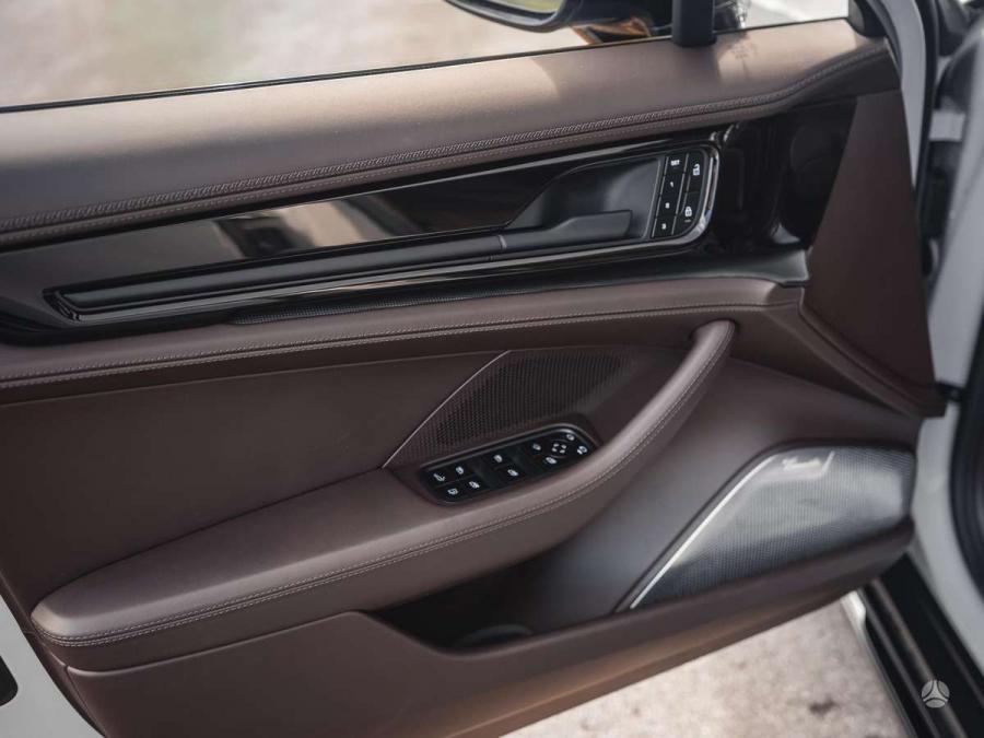 Pelēks Porsche Panamera 2024 Viļņa, ar dzinēja tilpumu 2.89 L un nobraukumu 15 tūkst. km par 129911 €, foto 32 vietnē AUTOMOTO.COM.LV