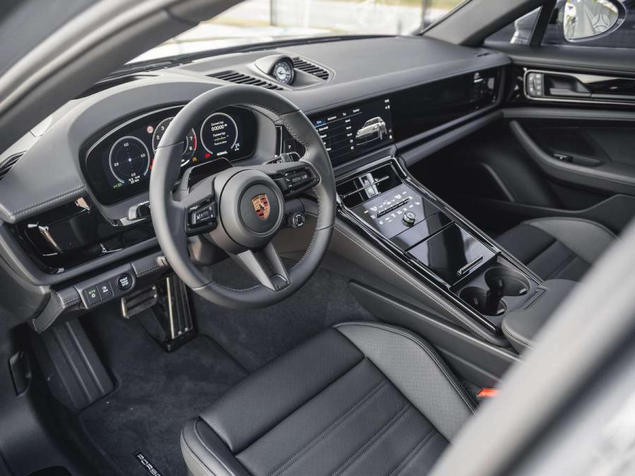 Grey Porsche Panamera 2026 in Vilnius, with an engine capacity of 2.89 L and mileage of 3 thousand km for 139911 €, photo 25 on AUTOMOTO.COM.LV