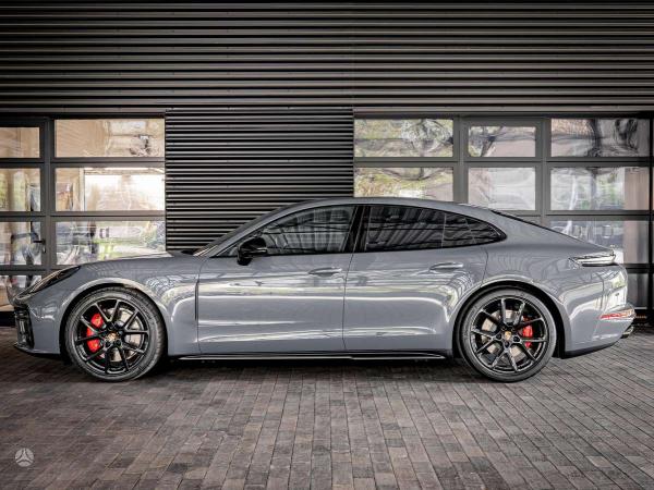 Pelēks Porsche Panamera 2026 Klaipėda, ar dzinēja tilpumu 4.00 L un nobraukumu 10 tūkst. km par 179911 €, foto 2 vietnē AUTOMOTO.COM.LV