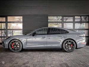 Pelēks Porsche Panamera 2026 Klaipėda, ar dzinēja tilpumu 4.00 L un nobraukumu 10 tūkst. km par 179911 €, foto 3 vietnē AUTOMOTO.COM.LV