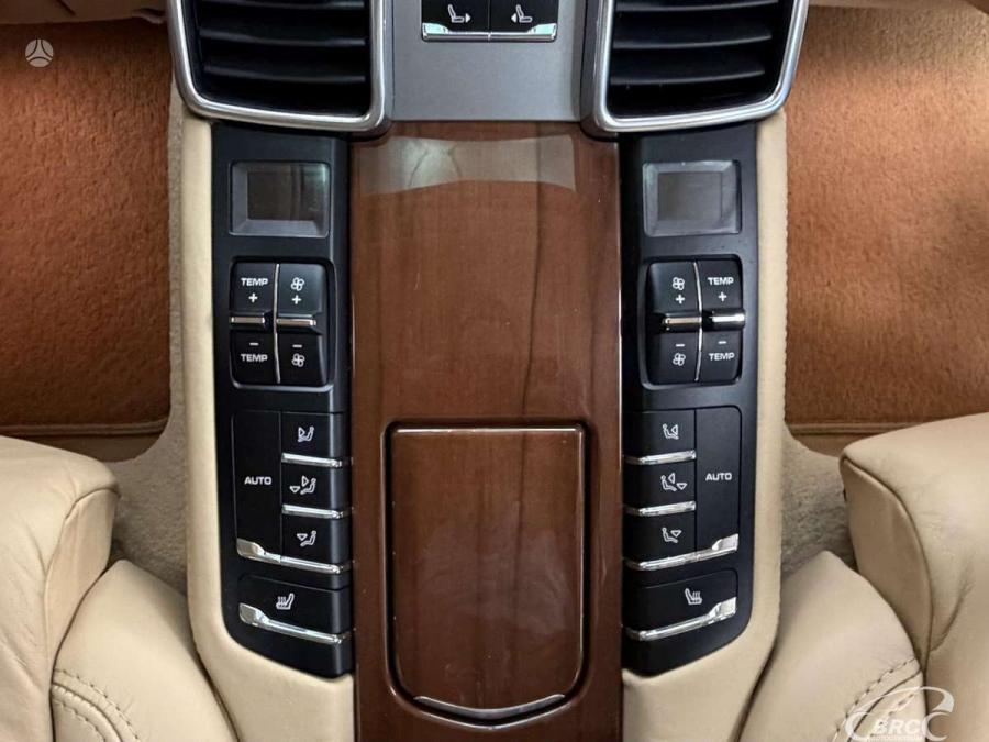 Grey Porsche Panamera 2011 in Vilnius, with an engine capacity of 4.81 L and mileage of 204 thousand km for 16900 €, photo 20 on AUTOMOTO.COM.LV