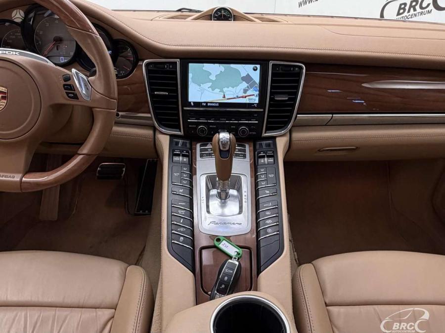 Grey Porsche Panamera 2011 in Vilnius, with an engine capacity of 4.81 L and mileage of 204 thousand km for 16900 €, photo 22 on AUTOMOTO.COM.LV