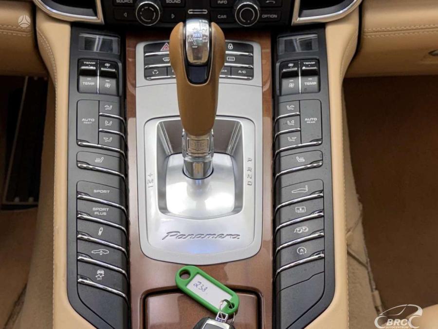 Grey Porsche Panamera 2011 in Vilnius, with an engine capacity of 4.81 L and mileage of 204 thousand km for 16900 €, photo 25 on AUTOMOTO.COM.LV