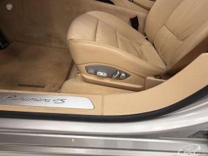 Grey Porsche Panamera 2011 in Vilnius, with an engine capacity of 4.81 L and mileage of 204 thousand km for 16900 €, photo 29 on AUTOMOTO.COM.LV