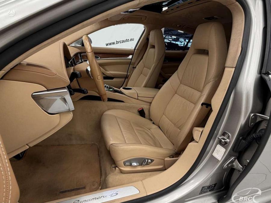 Grey Porsche Panamera 2011 in Vilnius, with an engine capacity of 4.81 L and mileage of 204 thousand km for 16900 €, photo 30 on AUTOMOTO.COM.LV