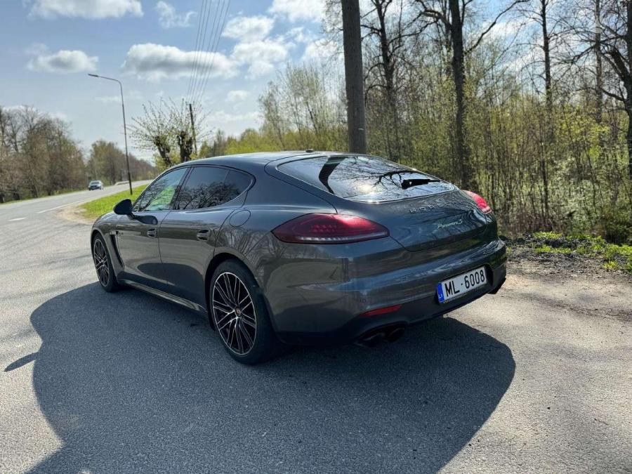 Grey Porsche Panamera 2014 in Jelgava, with an engine capacity of 3.00 L and mileage of 118 thousand km for 36700 €, photo 3 on AUTOMOTO.COM.LV