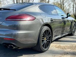 Grey Porsche Panamera 2014 in Jelgava, with an engine capacity of 3.00 L and mileage of 118 thousand km for 36700 €, photo 4 on AUTOMOTO.COM.LV