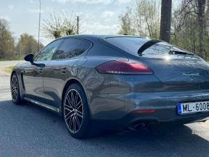 Grey Porsche Panamera 2014 in Jelgava, with an engine capacity of 3.00 L and mileage of 118 thousand km for 36700 €, photo 6 on AUTOMOTO.COM.LV