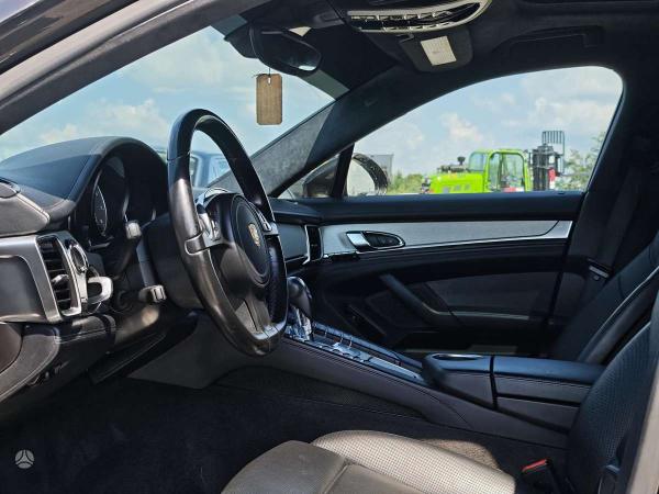 Grey Porsche Panamera 2014 in Vilnius, with an engine capacity of 4.80 L and mileage of 85 thousand km for 30299 €, photo 10 on AUTOMOTO.COM.LV