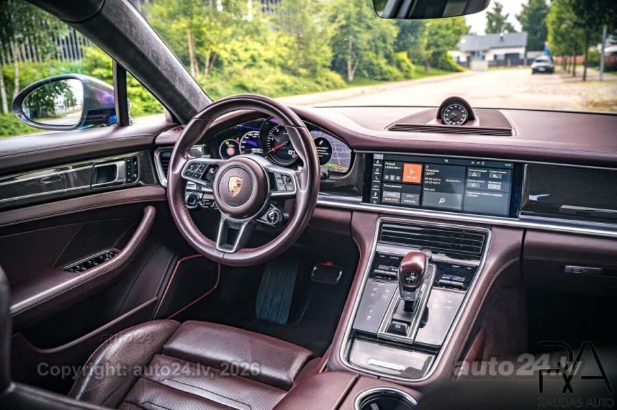 Grey Porsche Panamera 2017 in Riga, with an engine capacity of 4.00 L and mileage of 267 thousand km for 36990 €, photo 9 on AUTOMOTO.COM.LV