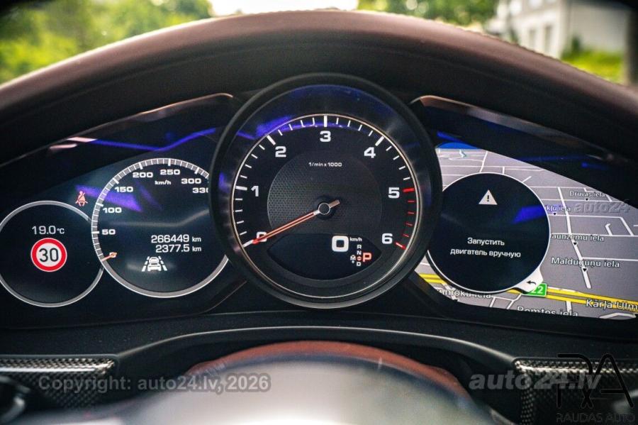 Grey Porsche Panamera 2017 in Riga, with an engine capacity of 4.00 L and mileage of 267 thousand km for 36990 €, photo 15 on AUTOMOTO.COM.LV