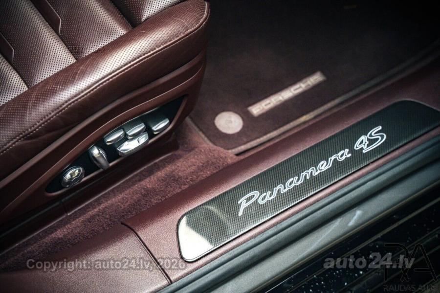 Grey Porsche Panamera 2017 in Riga, with an engine capacity of 4.00 L and mileage of 267 thousand km for 36990 €, photo 20 on AUTOMOTO.COM.LV