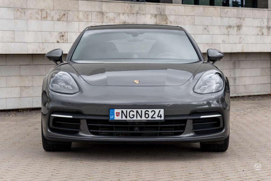 Grey Porsche Panamera 2017 in Vilnius, with an engine capacity of 3.00 L and mileage of 130 thousand km for 49500 €, photo 3 on AUTOMOTO.COM.LV