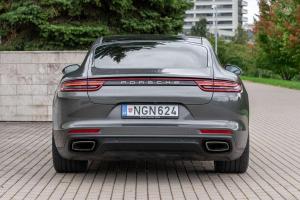 Grey Porsche Panamera 2017 in Vilnius, with an engine capacity of 3.00 L and mileage of 130 thousand km for 49500 €, photo 7 on AUTOMOTO.COM.LV