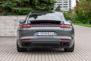 Grey Porsche Panamera 2017 in Vilnius, with an engine capacity of 3.00 L and mileage of 130 thousand km for 49500 €, photo 8 on AUTOMOTO.COM.LV