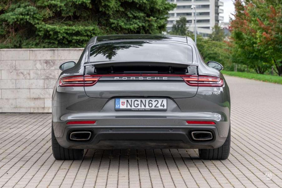 Grey Porsche Panamera 2017 in Vilnius, with an engine capacity of 3.00 L and mileage of 130 thousand km for 49500 €, photo 8 on AUTOMOTO.COM.LV