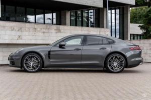 Grey Porsche Panamera 2017 in Vilnius, with an engine capacity of 3.00 L and mileage of 130 thousand km for 49500 €, photo 9 on AUTOMOTO.COM.LV