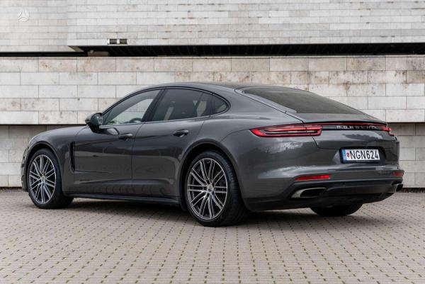Porsche Panamera 2017 in Vilnius on AUTOMOTO.COM.LV Grey Porsche Panamera 2017 in Vilnius, with an engine capacity of 3.00 L and mileage of 130 thousand km for 49500 €, photo 10 on AUTOMOTO.COM.LV