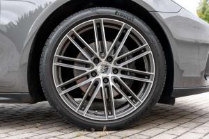 Grey Porsche Panamera 2017 in Vilnius, with an engine capacity of 3.00 L and mileage of 130 thousand km for 49500 €, photo 11 on AUTOMOTO.COM.LV
