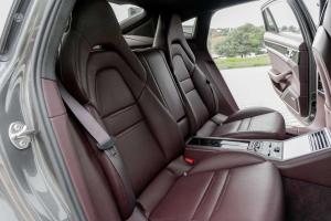 Grey Porsche Panamera 2017 in Vilnius, with an engine capacity of 3.00 L and mileage of 130 thousand km for 49500 €, photo 19 on AUTOMOTO.COM.LV