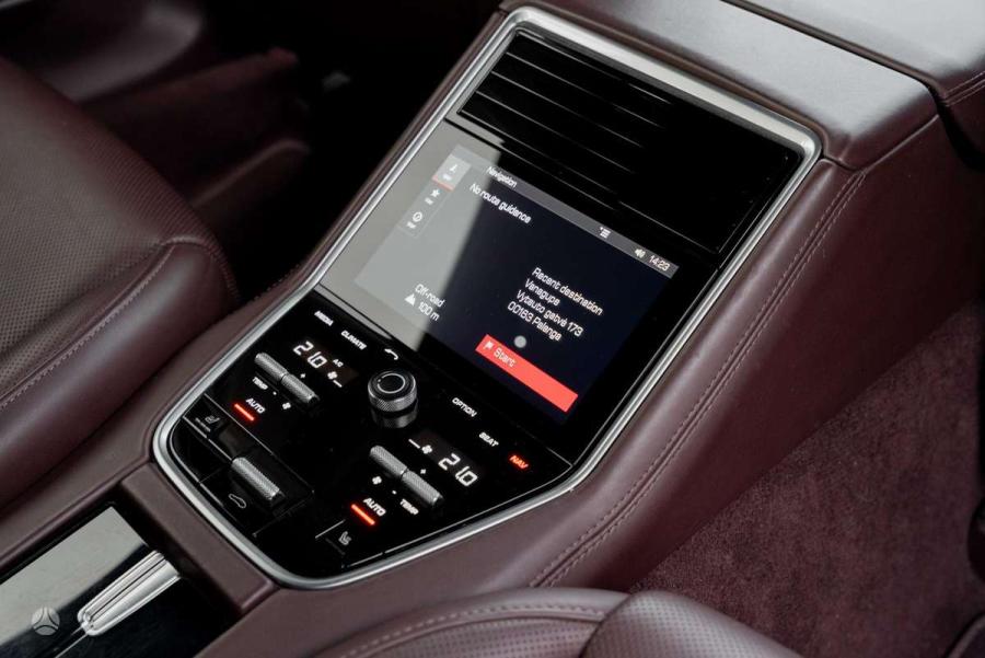 Grey Porsche Panamera 2017 in Vilnius, with an engine capacity of 3.00 L and mileage of 130 thousand km for 49500 €, photo 21 on AUTOMOTO.COM.LV