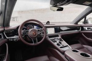 Grey Porsche Panamera 2017 in Vilnius, with an engine capacity of 3.00 L and mileage of 130 thousand km for 49500 €, photo 23 on AUTOMOTO.COM.LV