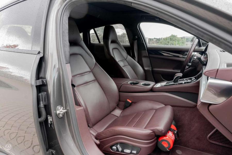 Grey Porsche Panamera 2017 in Vilnius, with an engine capacity of 3.00 L and mileage of 130 thousand km for 49500 €, photo 30 on AUTOMOTO.COM.LV