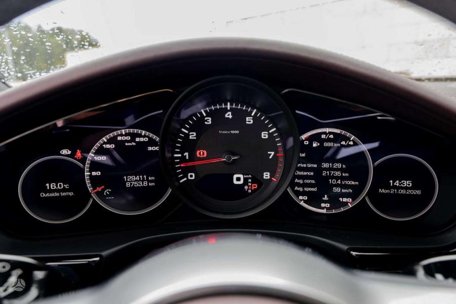 Grey Porsche Panamera 2017 in Vilnius, with an engine capacity of 3.00 L and mileage of 130 thousand km for 49500 €, photo 35 on AUTOMOTO.COM.LV