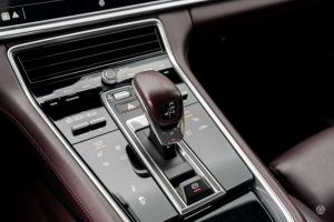 Grey Porsche Panamera 2017 in Vilnius, with an engine capacity of 3.00 L and mileage of 130 thousand km for 49500 €, photo 38 on AUTOMOTO.COM.LV
