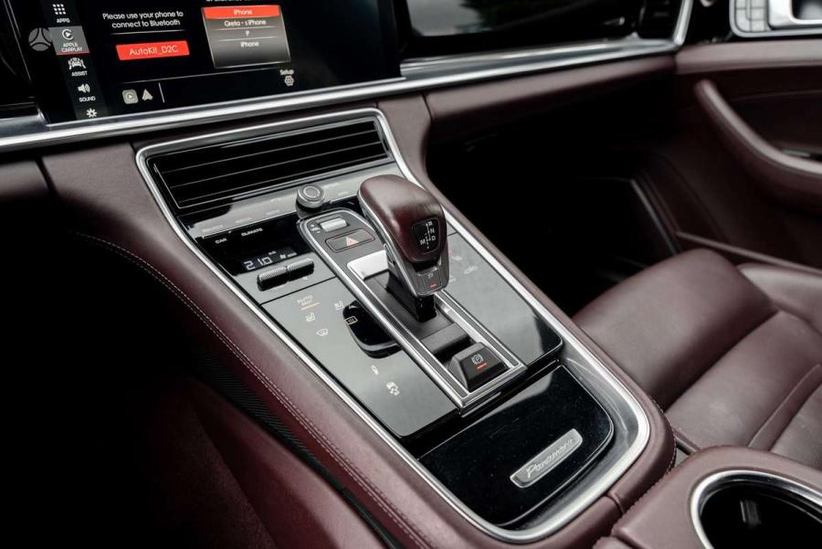 Grey Porsche Panamera 2017 in Vilnius, with an engine capacity of 3.00 L and mileage of 130 thousand km for 49500 €, photo 39 on AUTOMOTO.COM.LV