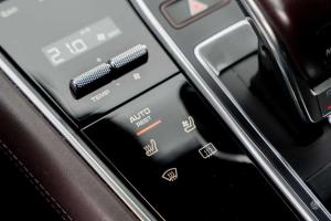 Grey Porsche Panamera 2017 in Vilnius, with an engine capacity of 3.00 L and mileage of 130 thousand km for 49500 €, photo 42 on AUTOMOTO.COM.LV