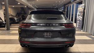 Pelēks Porsche Panamera 2018 Rīga, ar dzinēja tilpumu 2.90 L un nobraukumu 196 tūkst. km par 43500 €, foto 5 vietnē AUTOMOTO.COM.LV