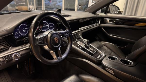 Grey Porsche Panamera 2018 in Riga, with an engine capacity of 2.90 L and mileage of 196 thousand km for 43500 €, photo 7 on AUTOMOTO.COM.LV
