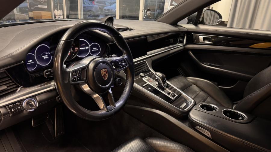 Pelēks Porsche Panamera 2018 Rīga, ar dzinēja tilpumu 2.90 L un nobraukumu 196 tūkst. km par 43500 €, foto 8 vietnē AUTOMOTO.COM.LV