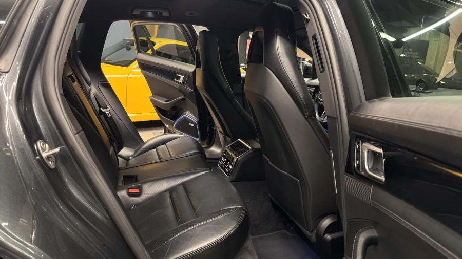 Pelēks Porsche Panamera 2018 Rīga, ar dzinēja tilpumu 2.90 L un nobraukumu 196 tūkst. km par 43500 €, foto 10 vietnē AUTOMOTO.COM.LV