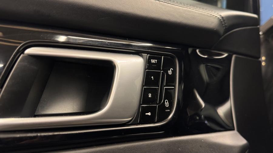 Pelēks Porsche Panamera 2018 Rīga, ar dzinēja tilpumu 2.90 L un nobraukumu 196 tūkst. km par 43500 €, foto 14 vietnē AUTOMOTO.COM.LV