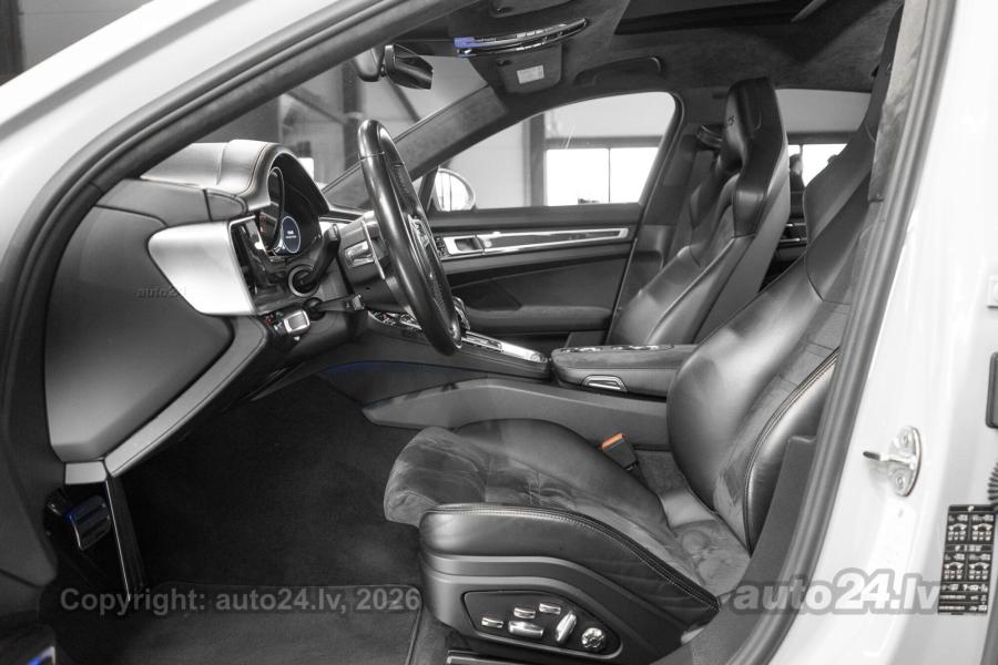 Grey Porsche Panamera 2019 in Riga, with an engine capacity of 4.00 L and mileage of 126 thousand km for 65340 €, photo 9 on AUTOMOTO.COM.LV