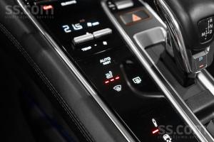 Grey Porsche Panamera 2019 in Riga, with an engine capacity of 4.00 L and mileage of 126 thousand km for 65340 €, photo 33 on AUTOMOTO.COM.LV