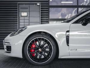 Pelēks Porsche Panamera 2021 Viļņa, ar dzinēja tilpumu 4.00 L un nobraukumu 86 tūkst. km par 89911 €, foto 21 vietnē AUTOMOTO.COM.LV