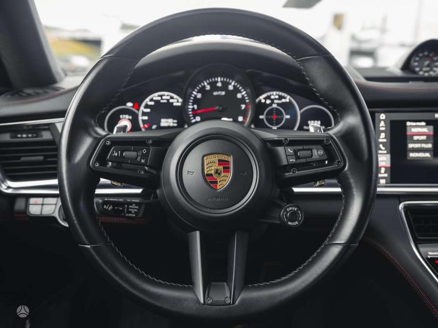 Pelēks Porsche Panamera 2021 Viļņa, ar dzinēja tilpumu 4.00 L un nobraukumu 86 tūkst. km par 89911 €, foto 30 vietnē AUTOMOTO.COM.LV