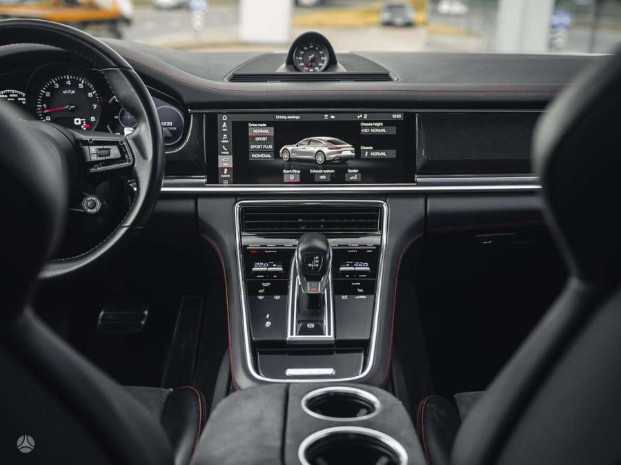 Pelēks Porsche Panamera 2021 Viļņa, ar dzinēja tilpumu 4.00 L un nobraukumu 86 tūkst. km par 89911 €, foto 34 vietnē AUTOMOTO.COM.LV