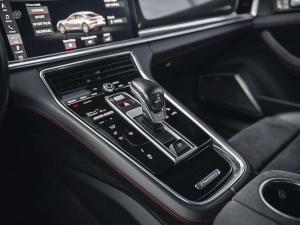 Pelēks Porsche Panamera 2021 Viļņa, ar dzinēja tilpumu 4.00 L un nobraukumu 86 tūkst. km par 89911 €, foto 38 vietnē AUTOMOTO.COM.LV