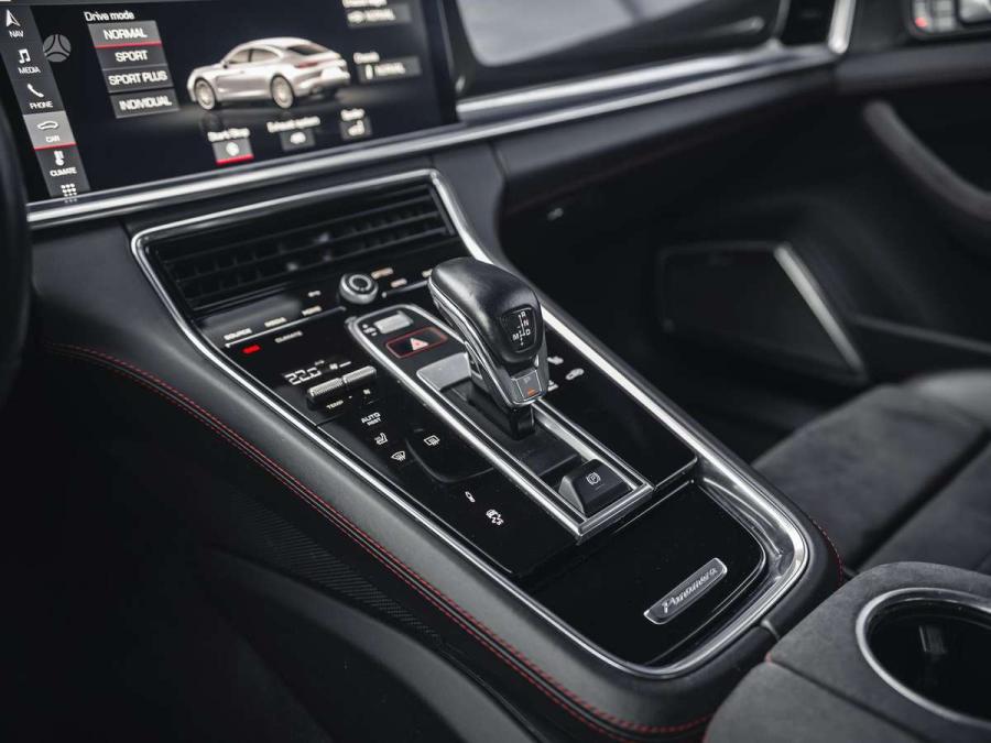 Pelēks Porsche Panamera 2021 Viļņa, ar dzinēja tilpumu 4.00 L un nobraukumu 86 tūkst. km par 89911 €, foto 38 vietnē AUTOMOTO.COM.LV