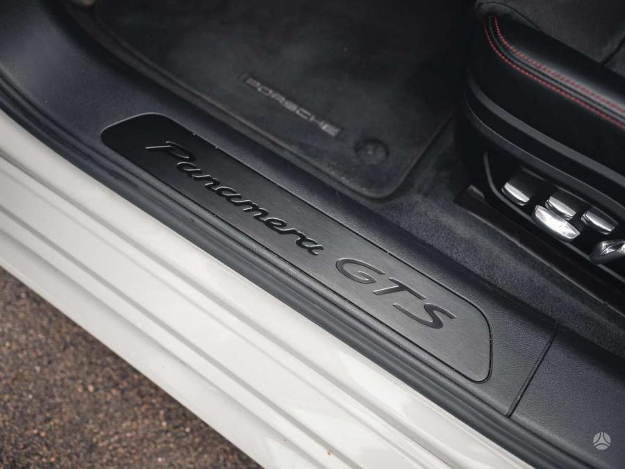 Pelēks Porsche Panamera 2021 Viļņa, ar dzinēja tilpumu 4.00 L un nobraukumu 86 tūkst. km par 89911 €, foto 41 vietnē AUTOMOTO.COM.LV