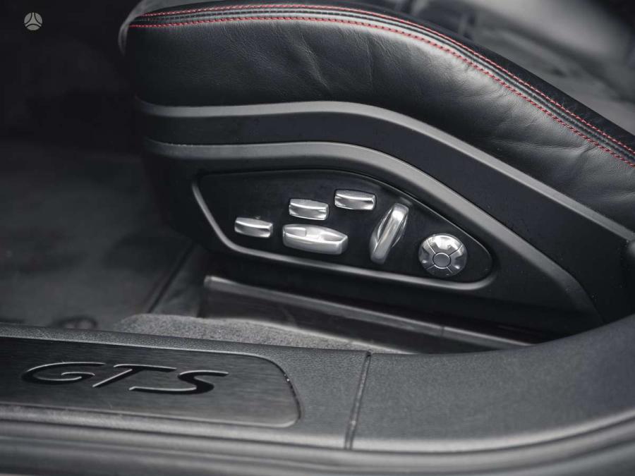 Pelēks Porsche Panamera 2021 Viļņa, ar dzinēja tilpumu 4.00 L un nobraukumu 86 tūkst. km par 89911 €, foto 42 vietnē AUTOMOTO.COM.LV