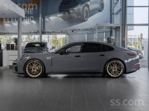 Grey Porsche Panamera 2024 in Riga, with an engine capacity of 4.00 L and mileage of 62 thousand km for 128000 €, photo 3 on AUTOMOTO.COM.LV