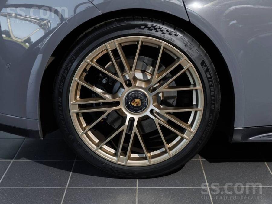 Grey Porsche Panamera 2024 in Riga, with an engine capacity of 4.00 L and mileage of 62 thousand km for 128000 €, photo 19 on AUTOMOTO.COM.LV