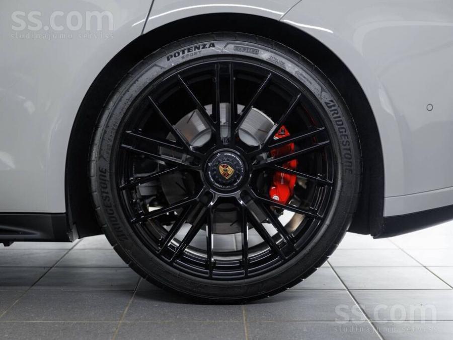 Grey Porsche Panamera 2026 in Riga, with an engine capacity of 4.00 L and mileage of 5 thousand km for 176000 €, photo 19 on AUTOMOTO.COM.LV