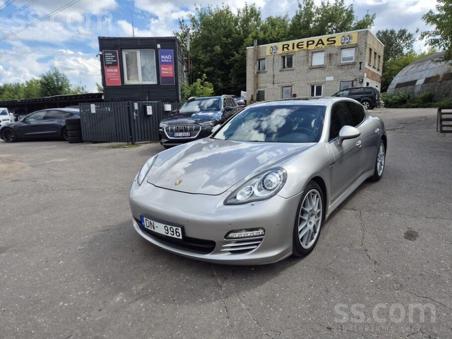 Grey Porsche Panamera 2012 in Riga, with an engine capacity of 3.60 L and mileage of 122 thousand km for 21990 €, photo 1 on AUTOMOTO.COM.LV